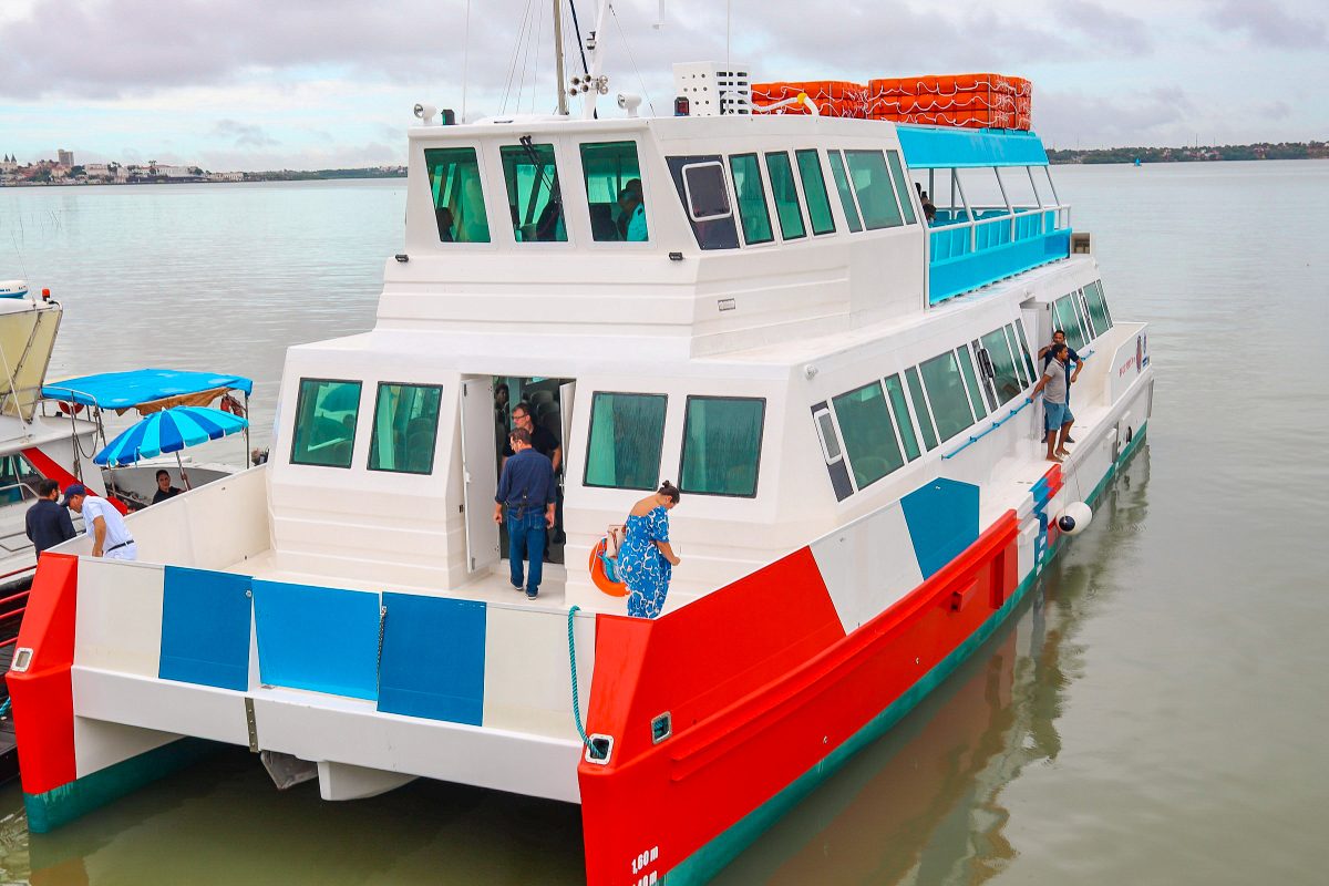 Catamarã Ferry com tecnologia avançada e sustentável é lançado por ...